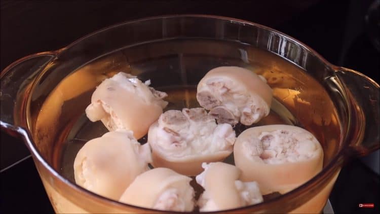Vietnamese Pig Trotter Soup With Lotus Seed Recipe
